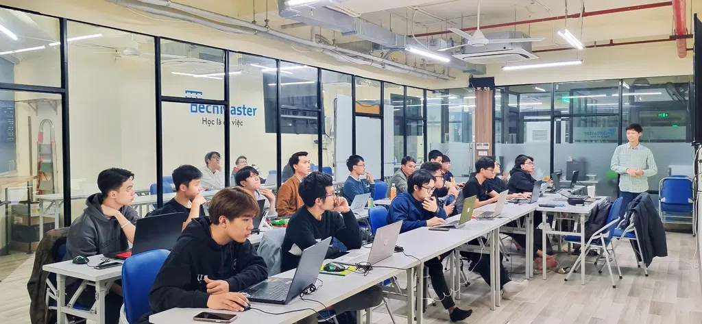 Techmaster Việt Nam - Học là có việc